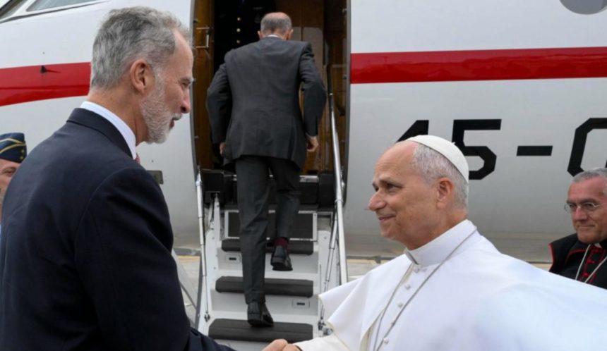 Felipe VI se dio cuenta de la avería del avión del Papa León XIV en ...
